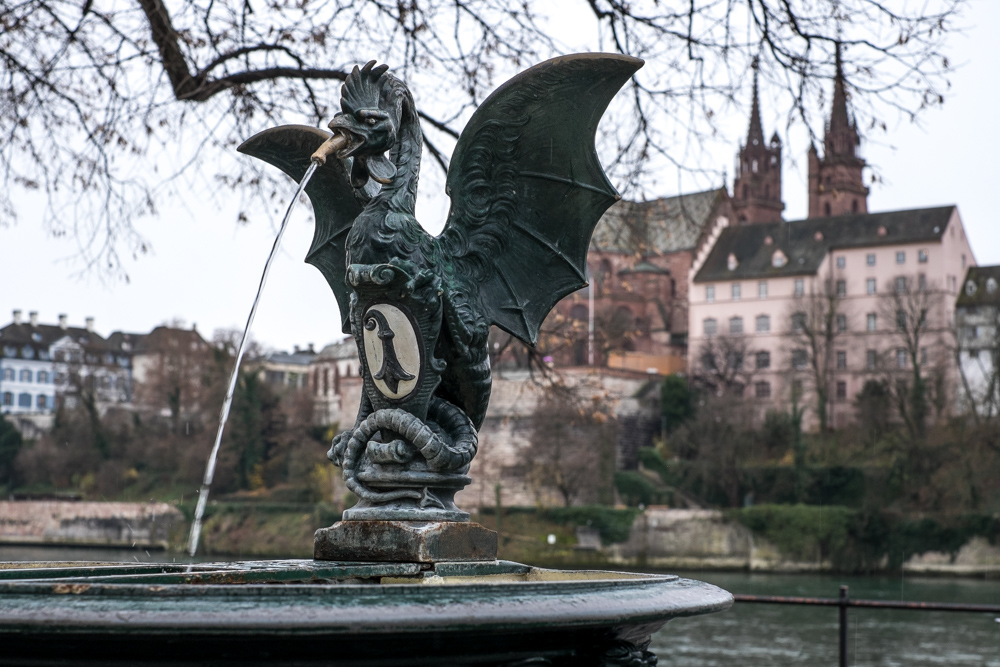 Brunnen mit Basilisk am Rhein in Basel Foto & Bild | reportage ...
