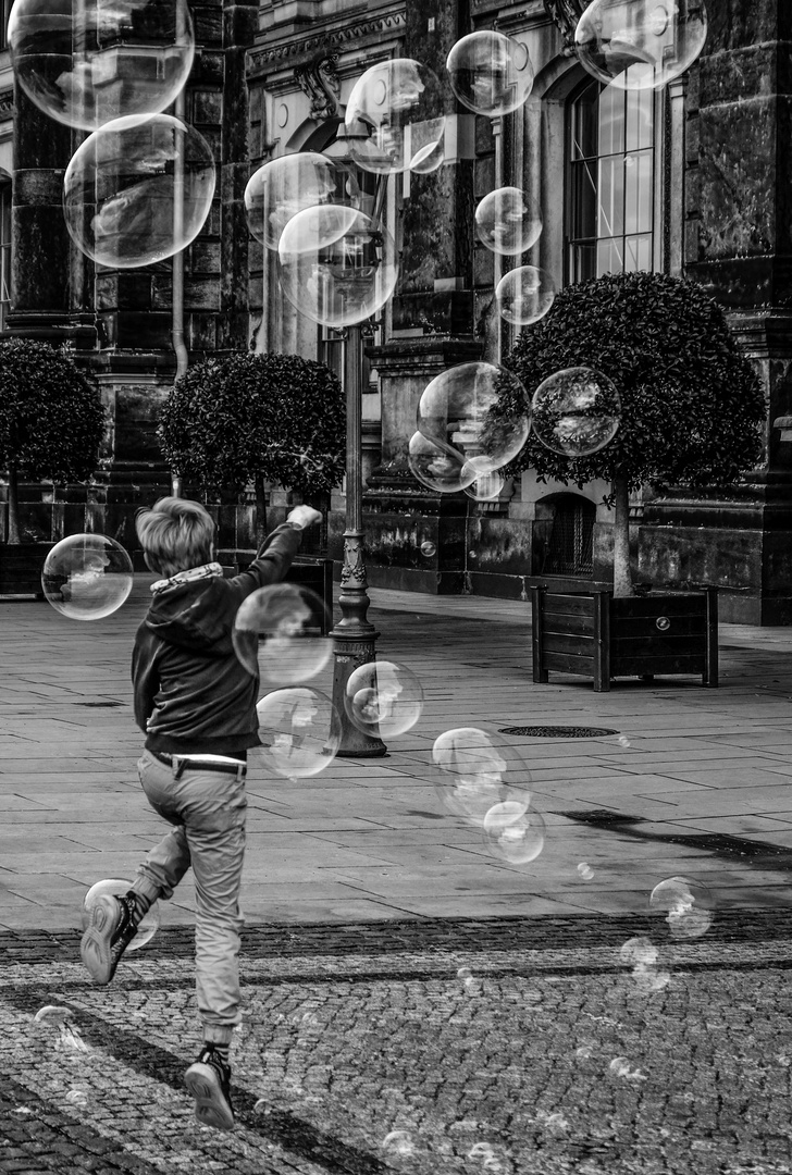 Bubble-Dance Foto & Bild | kinder, streetfotografie mit menschen, szene ...