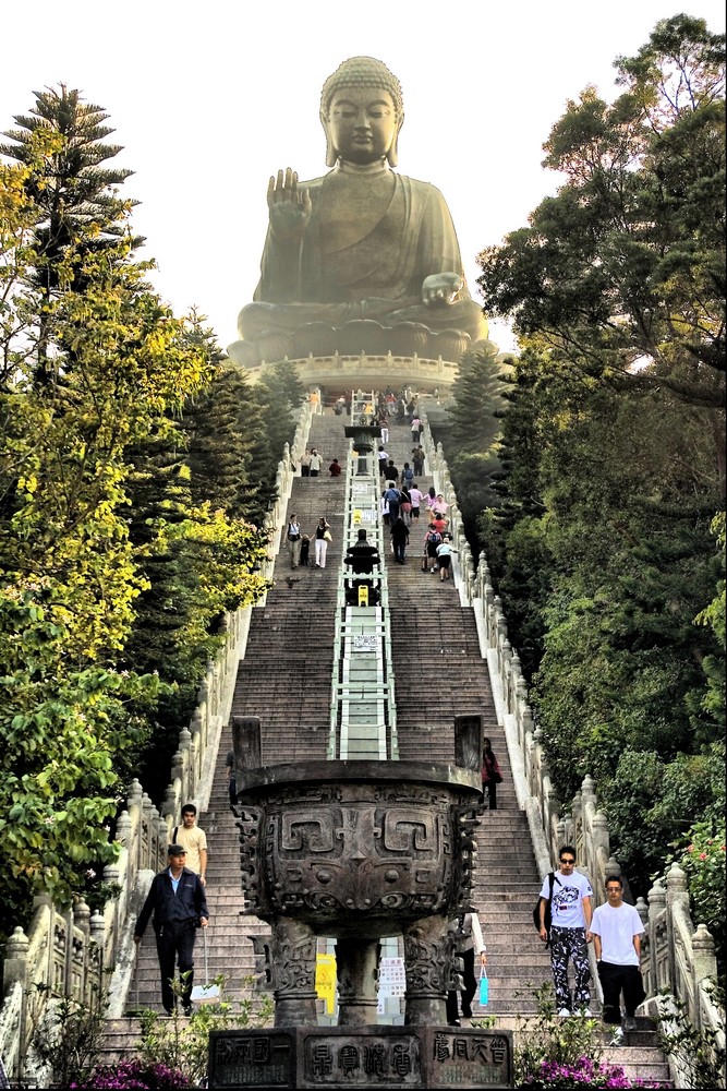 Buddha Statue beim Po Lin-Kloster, Lantau (Hong Kong) photo & image ...