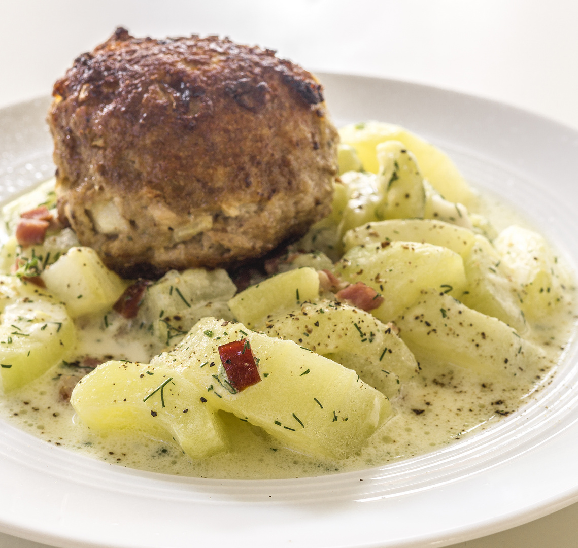 Bulette mit Schmorgurke 2 Foto & Bild | stillleben, food-fotografie ...