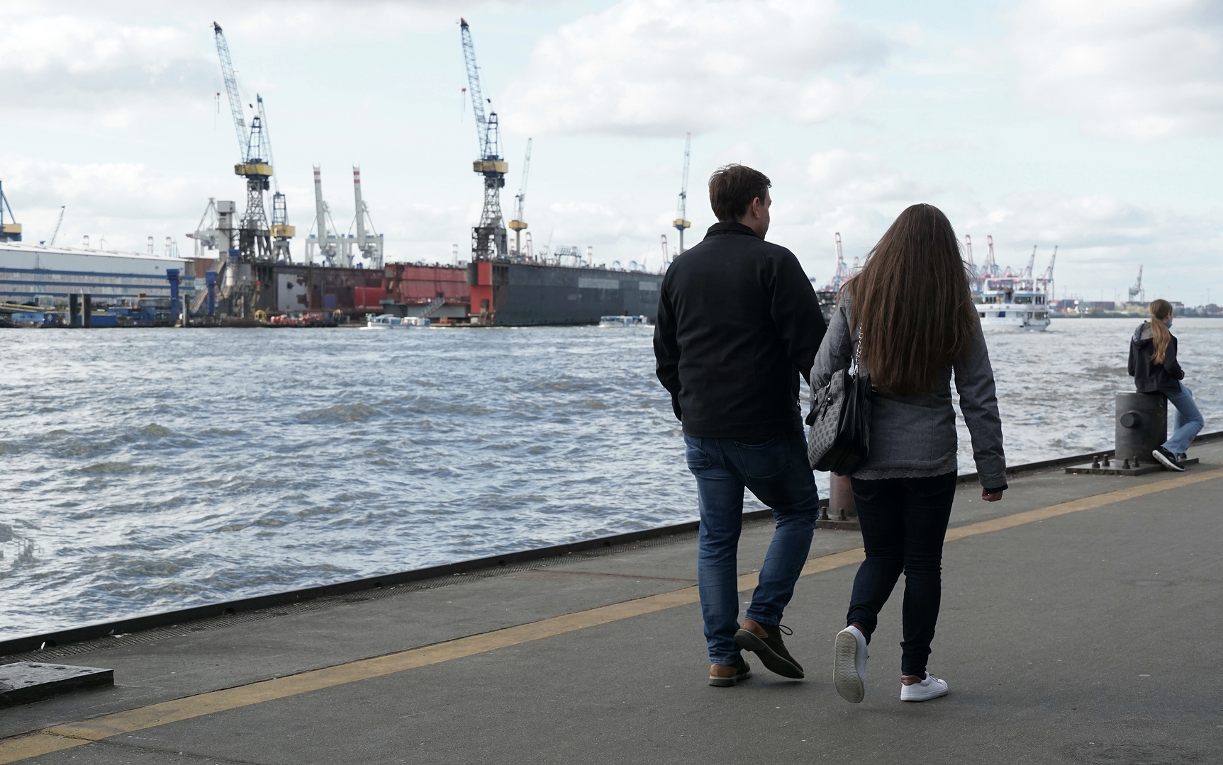 Bummeln an der Hafenkante Foto & Bild | deutschland, europe, hamburg ...