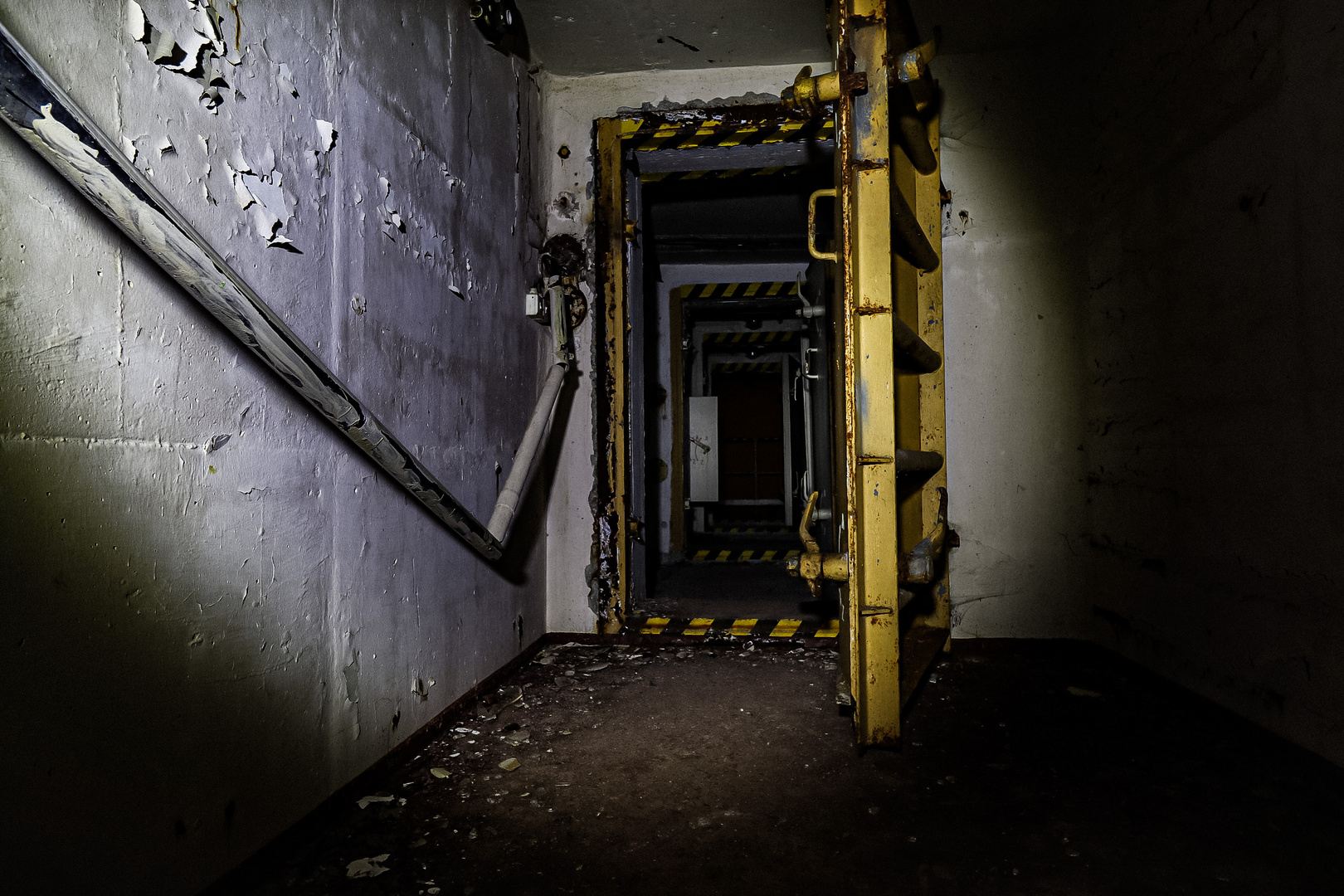 Bunker Tour Foto & Bild | architektur, lost places, motive Bilder auf ...
