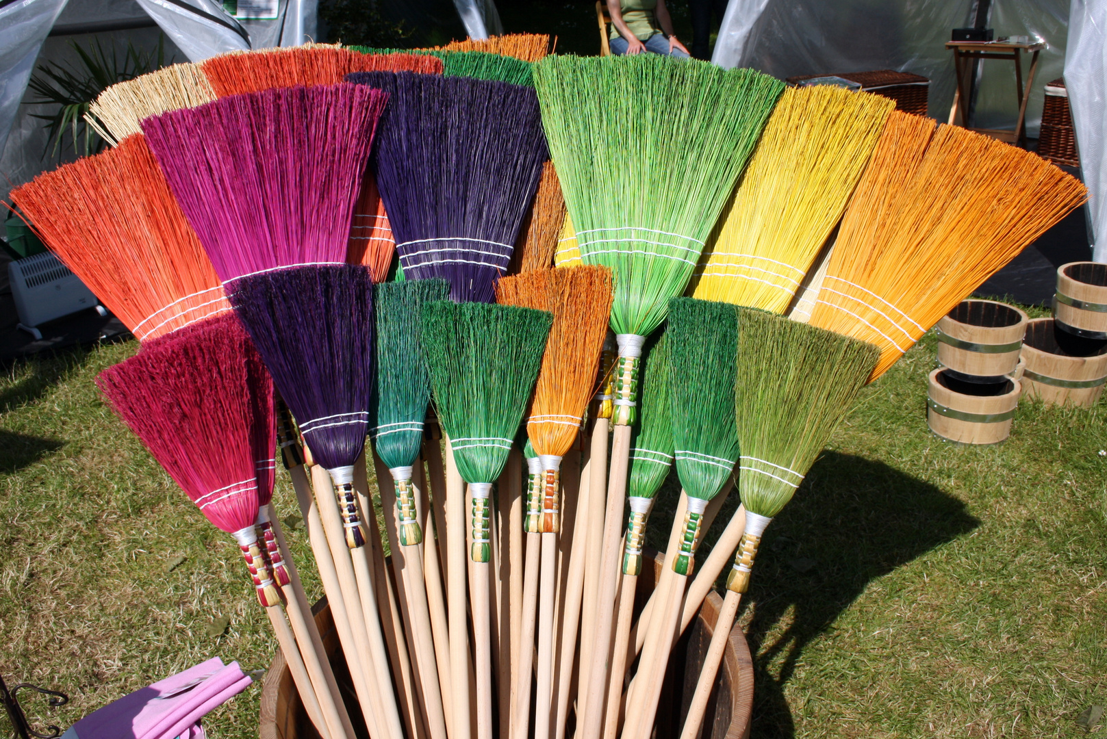 bunte Besen... Foto & Bild | abstraktes, farben, knallebunt Bilder auf ...