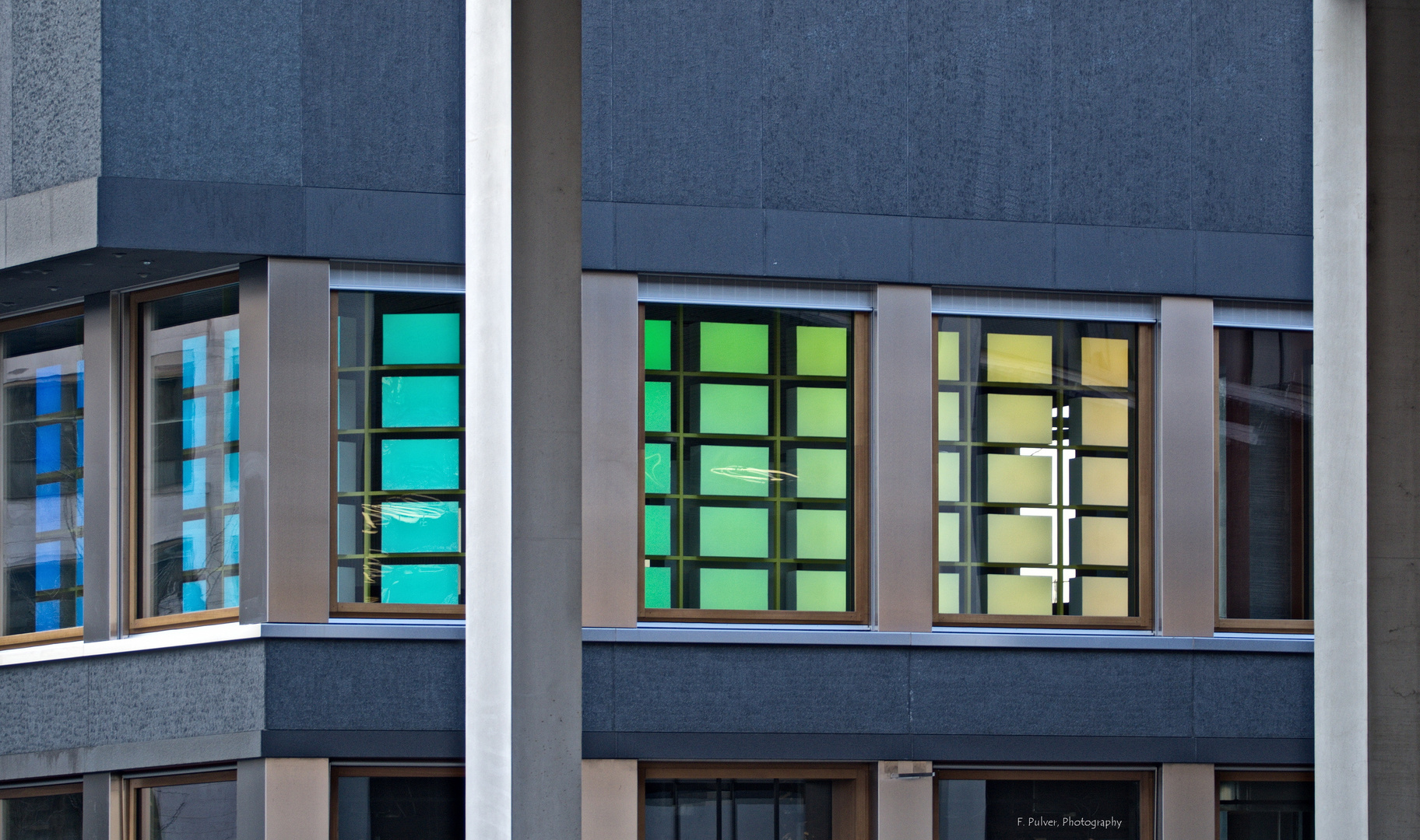 BUNTE FENSTER, warum nicht? Foto & Bild | architektur, abstraktes ...
