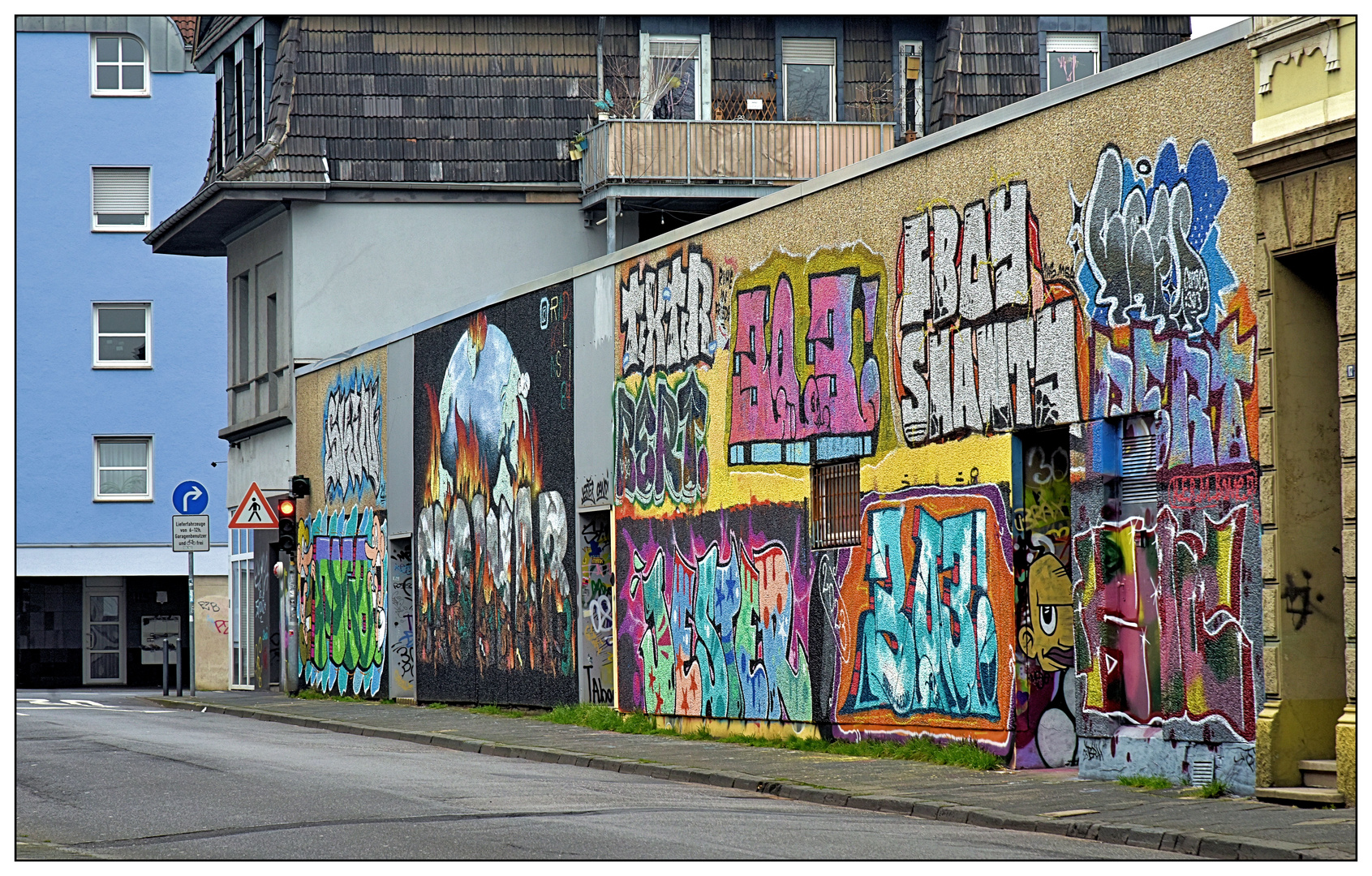 Bunte Straße Foto & Bild | architektur, streetart, graffiti & tags, kunstfotografie & kultur ...