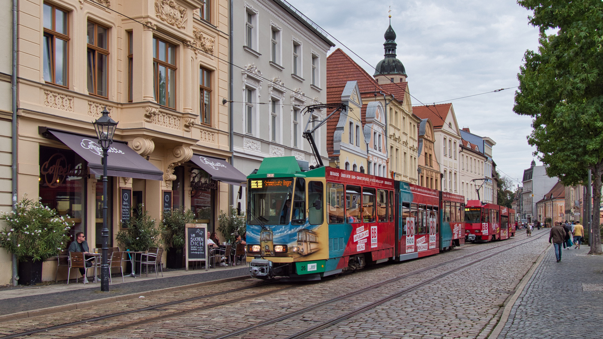 Bunte Straßenbahnen am Altmarkt Foto & Bild | street, cottbus, altmarkt ...