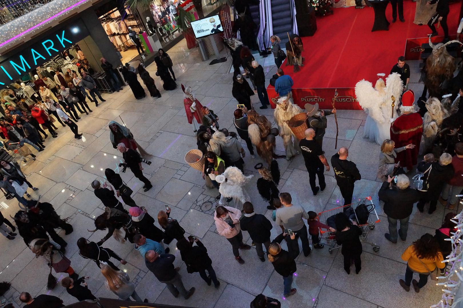 Buntes Treiben Foto & Bild | reportage dokumentation, events, szene ...