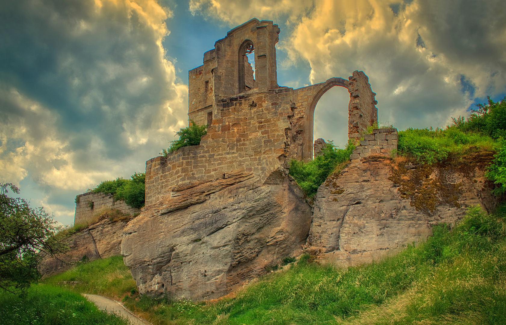 Burg Altenstein - auch als Ruine imposant Foto & Bild | architektur ...