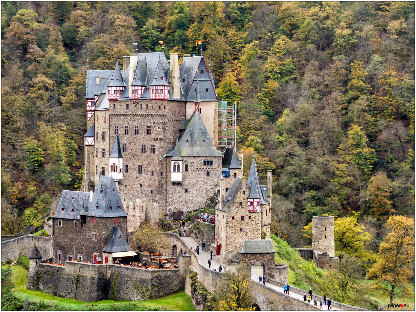 Burg Eltz - Ein letzter Blick Foto & Bild | architektur, deutschland ...