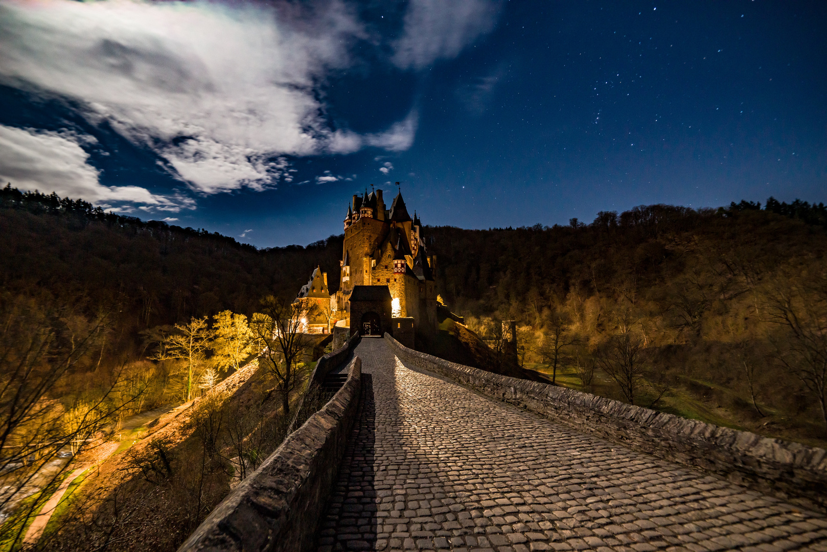 Burg Eltz im Mondschein Foto & Bild | landschaft, naturlandschaft bei nacht, night Bilder auf ...