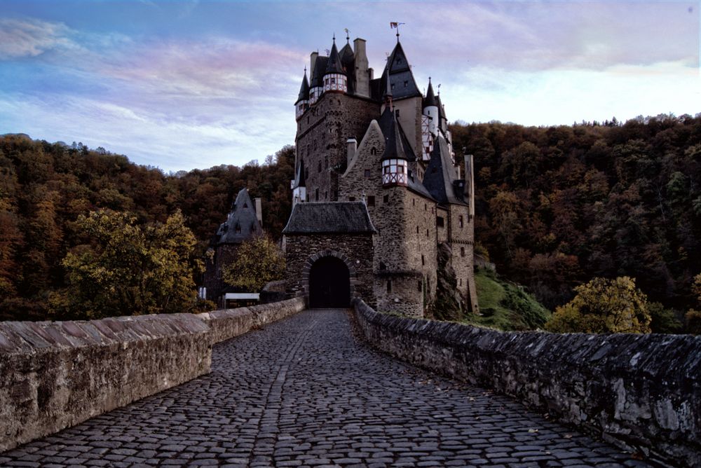 Burg Elz Foto & Bild | architektur, profanbauten, natur Bilder auf ...