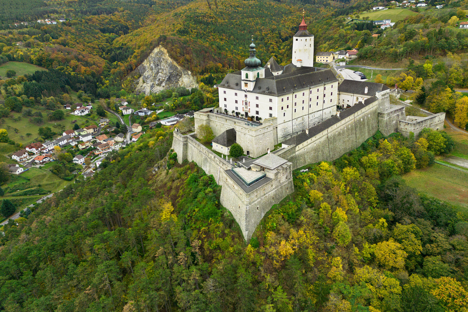 Burg-Forchtenstein Foto & Bild | architektur, jahreszeiten, herbst ...