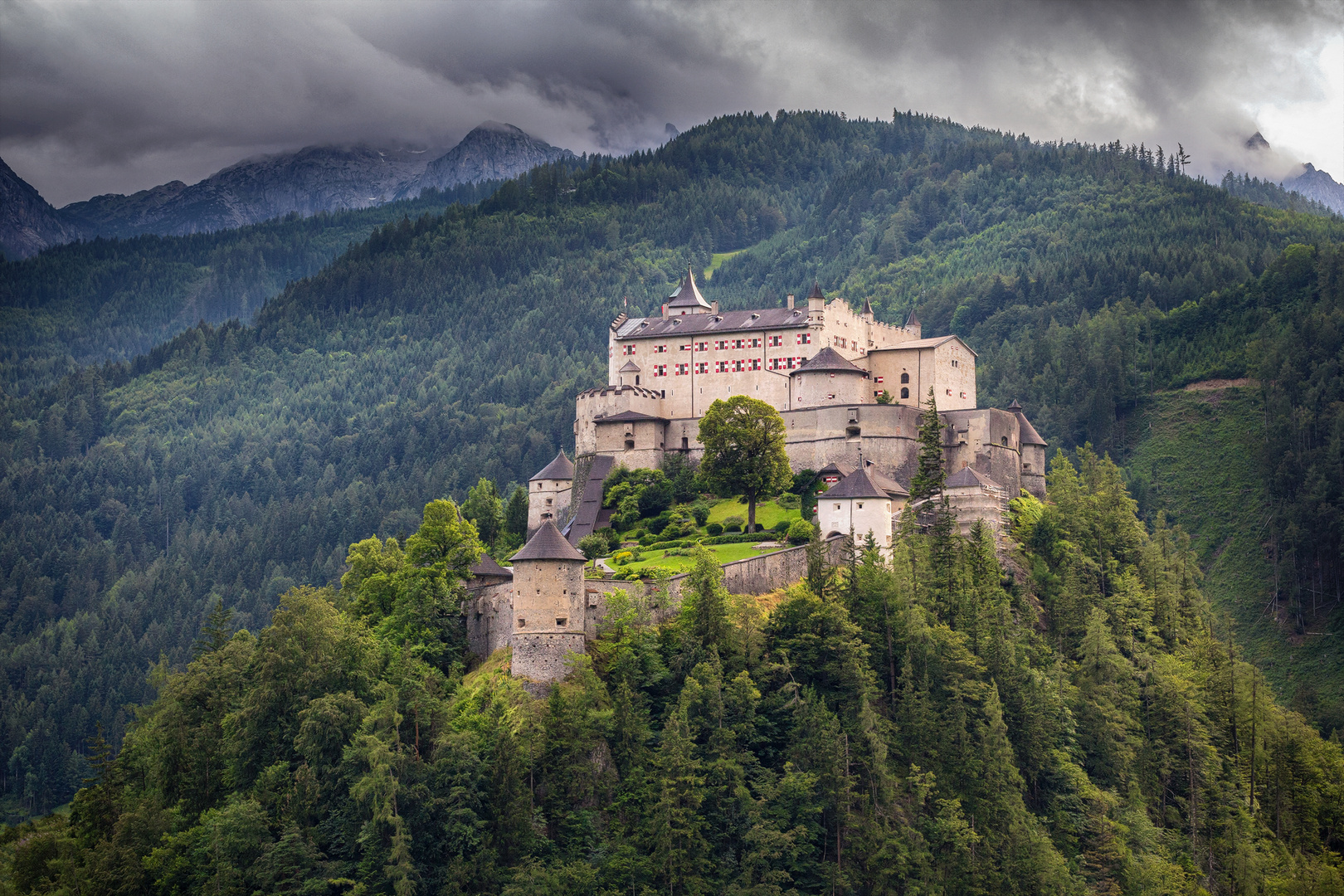 Burg Hohenwerfen Foto & Bild | architektur, europe, Österreich Bilder ...