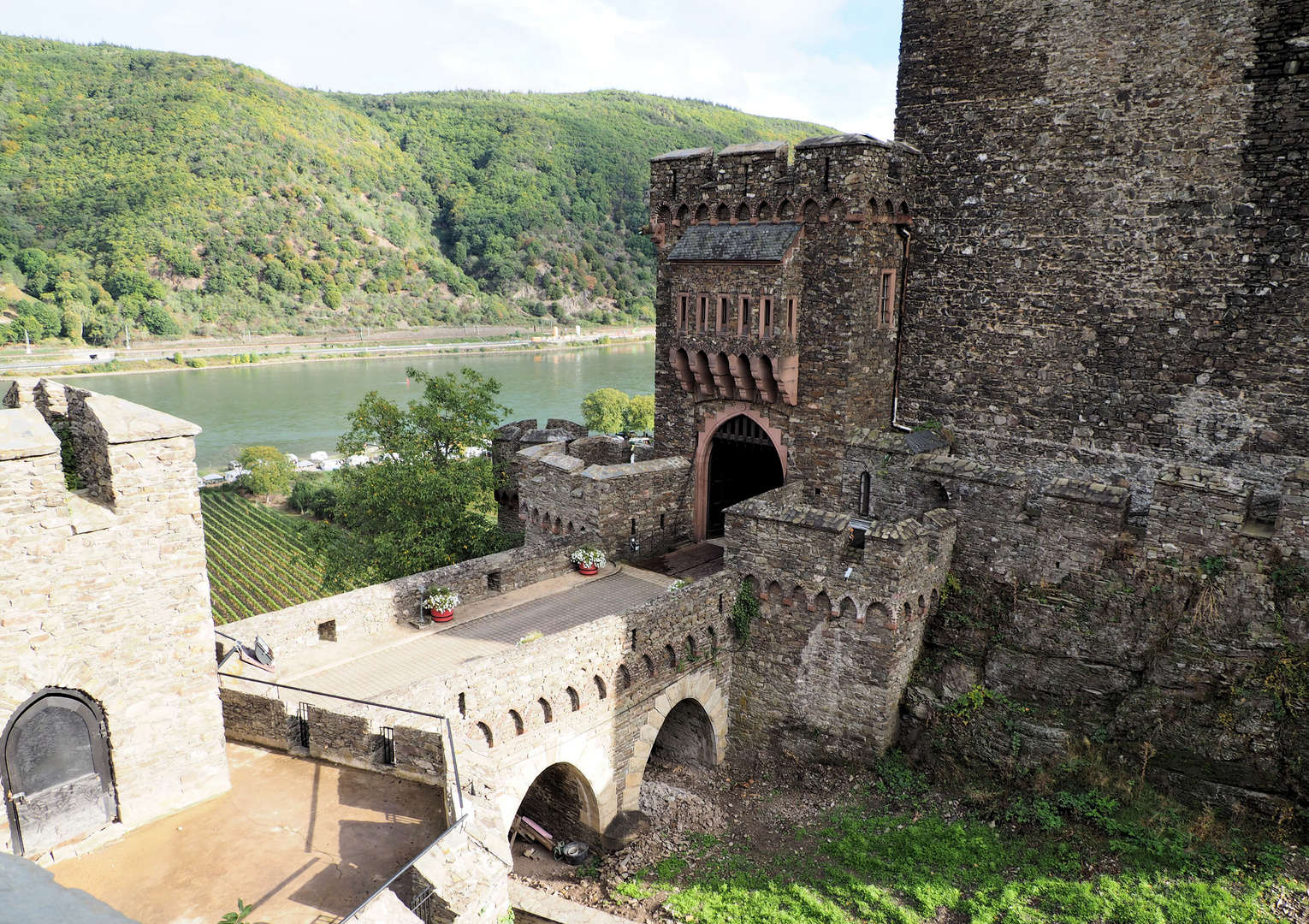 Burg Reichenstein .... Foto & Bild | burg, landschaft, architektur ...