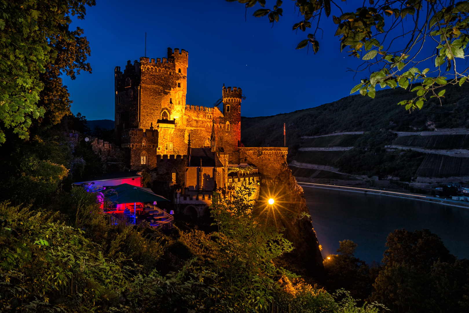Burg Rheinstein zur blauen Stunde Foto & Bild | historisch, rhein, burg ...