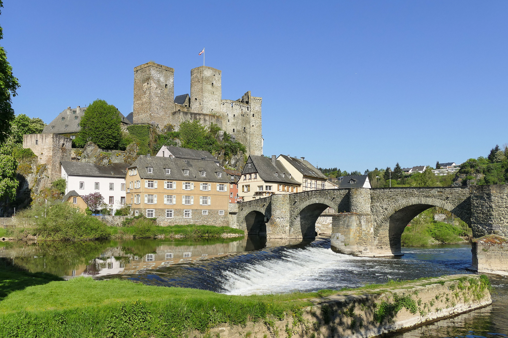 Burg Runkel Foto & Bild | altstadt, lahn, burgruine Bilder auf ...