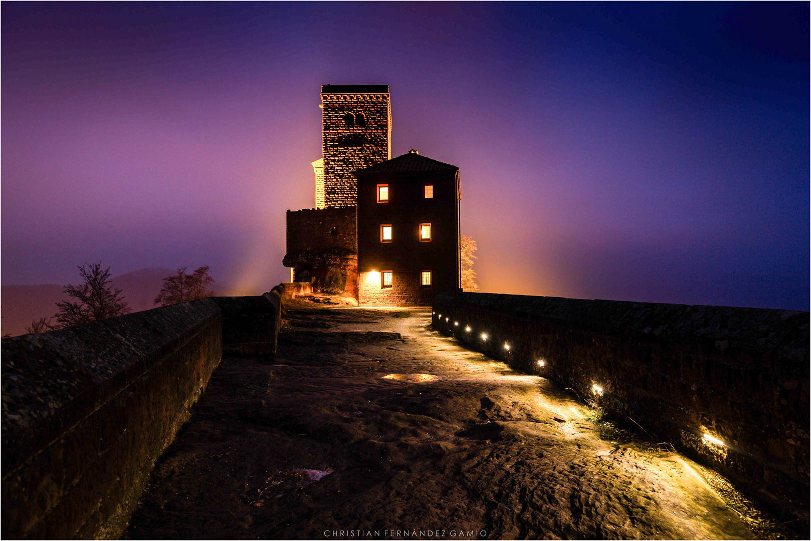 Burg Trifels Foto & Bild | architektur, architektur bei nacht, himmel ...