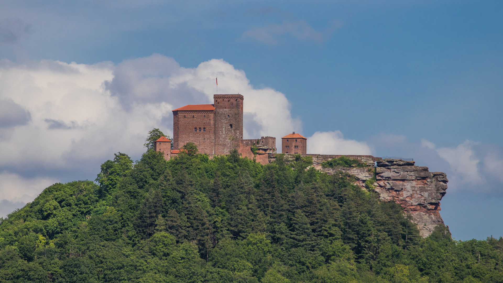 Burg Trifels im Abendlicht Foto & Bild | architektur, deutschland ...