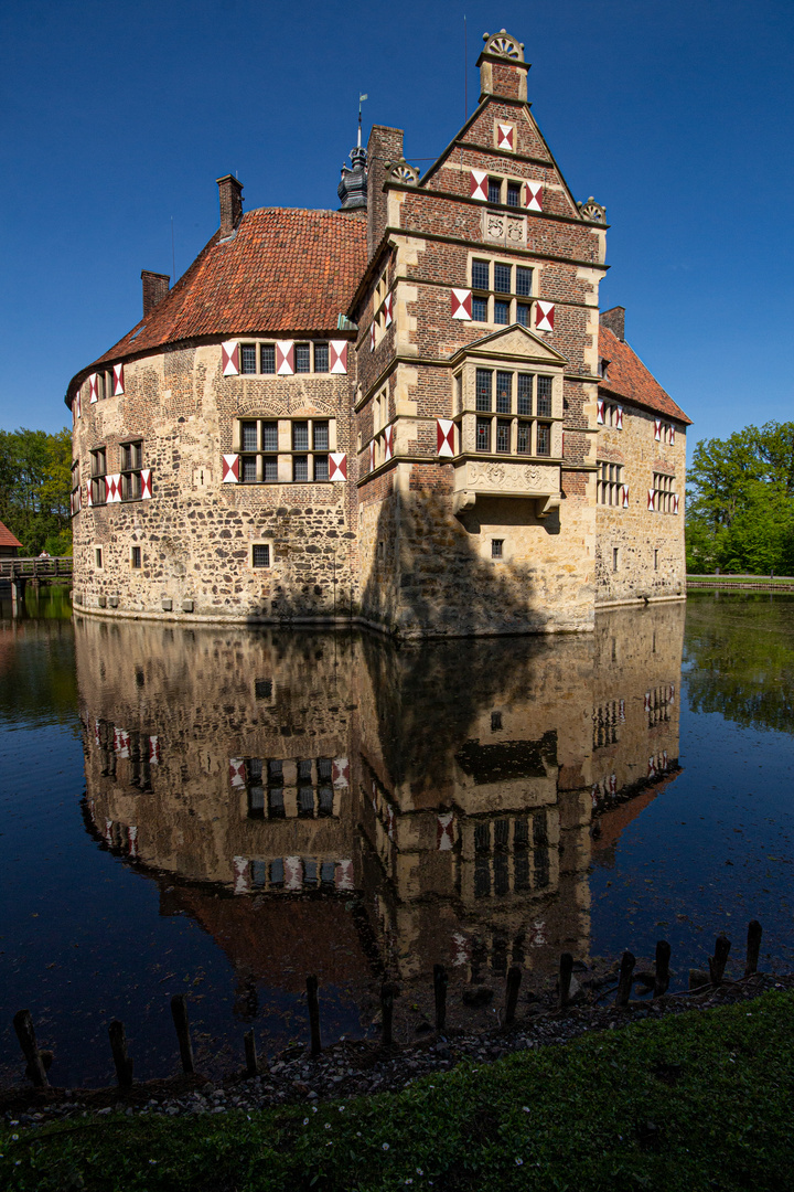 Burg Vischering (Vischering Castle) Foto & Bild | fotos, water, world ...
