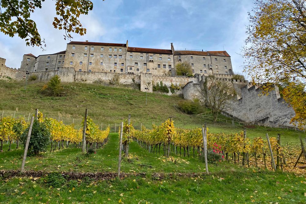 Burg zu Burghausen im Herbst Foto & Bild | architektur, deutschland ...