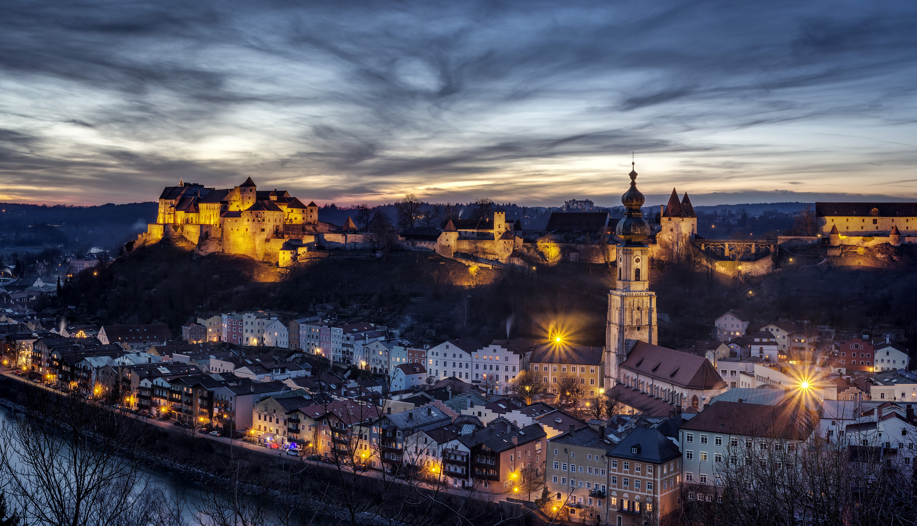 Burghausen Foto & Bild | architektur, architektur bei nacht ...