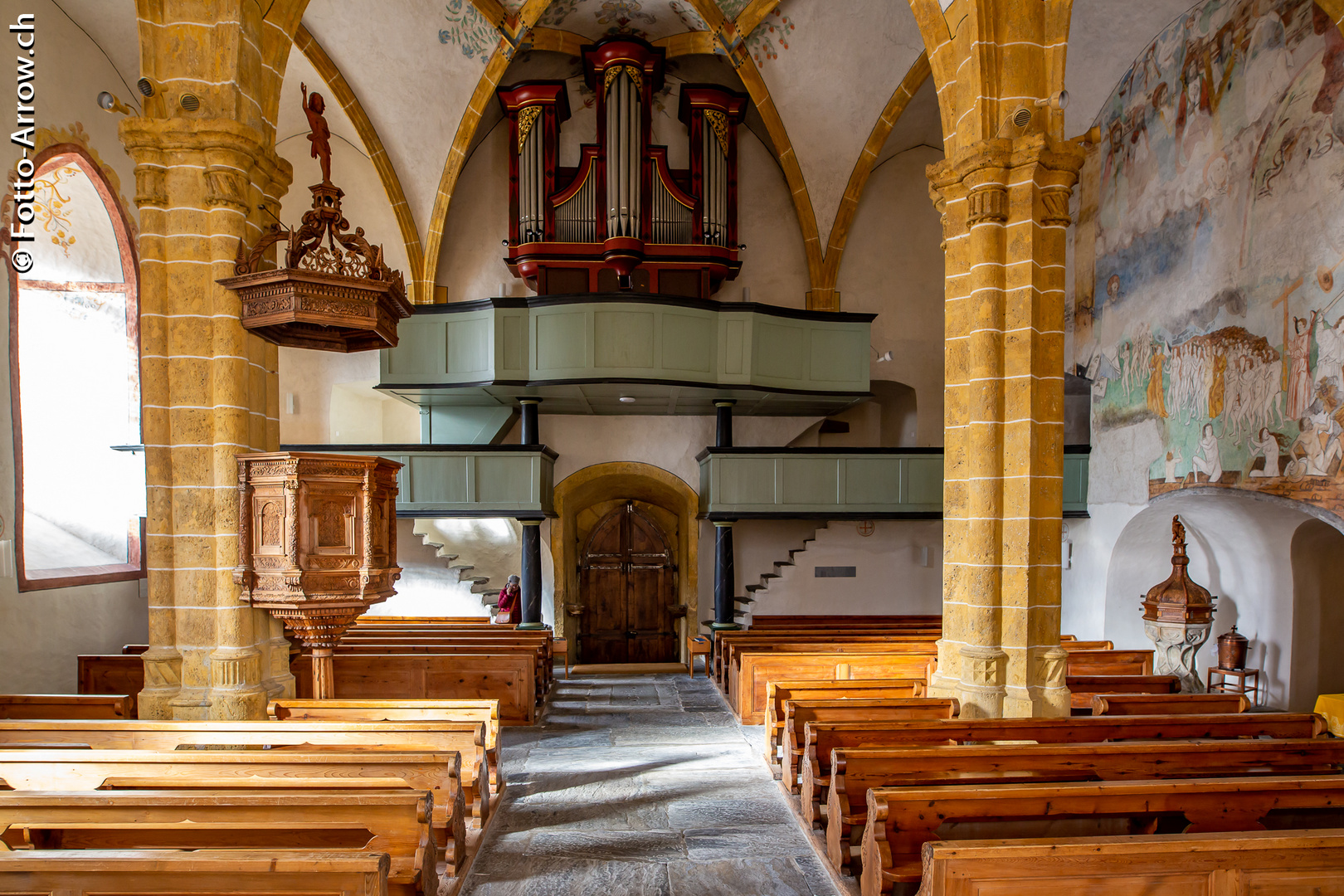 Burgkirche Raron Foto & Bild | kirche, burg, schweiz Bilder auf ...