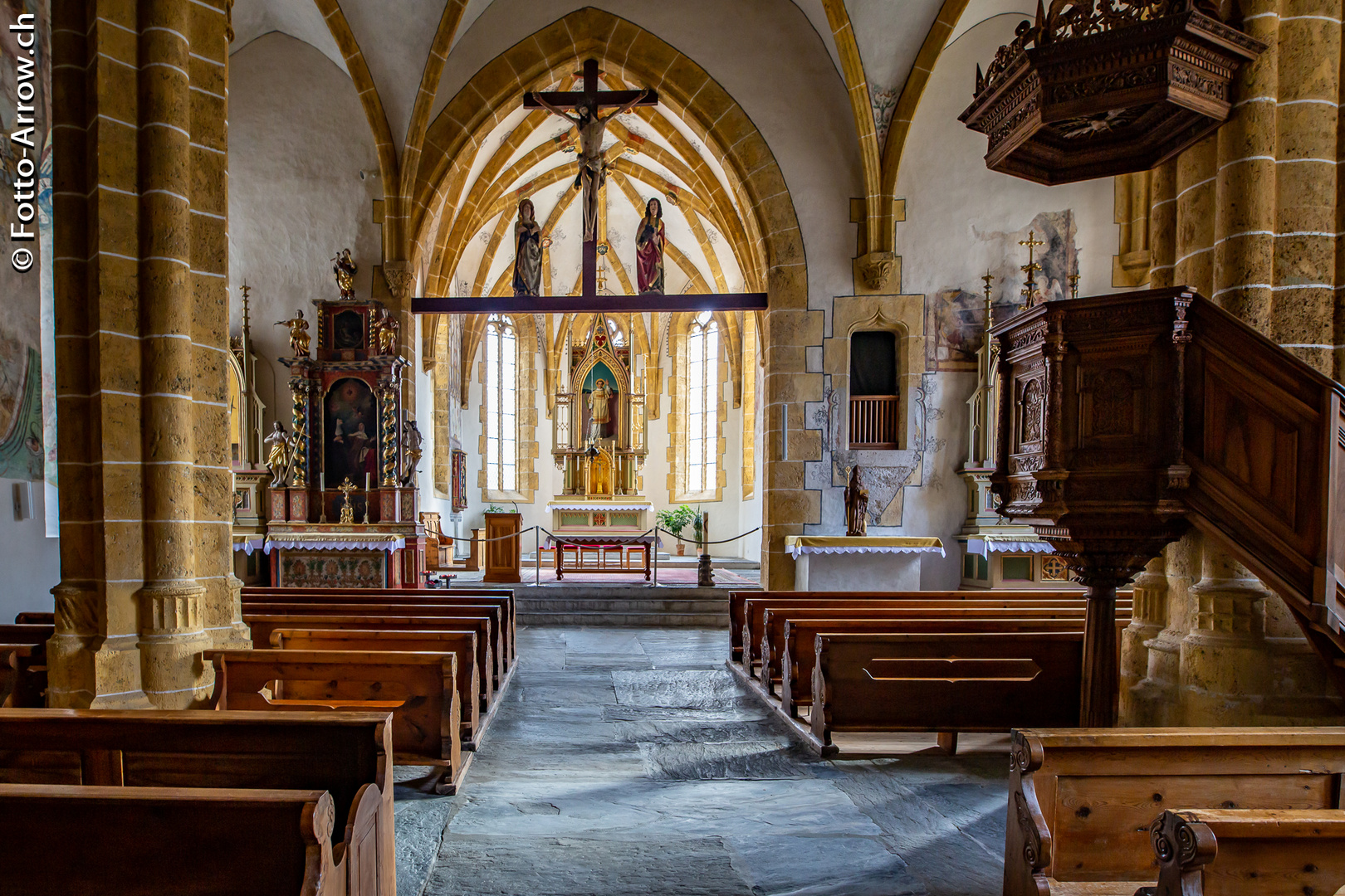 Burgkirche Raron Foto & Bild | kirche, burg, schweiz Bilder auf ...