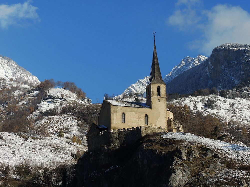 Burgkirche Raron im Kt. Wallis Foto & Bild | europe, schweiz ...