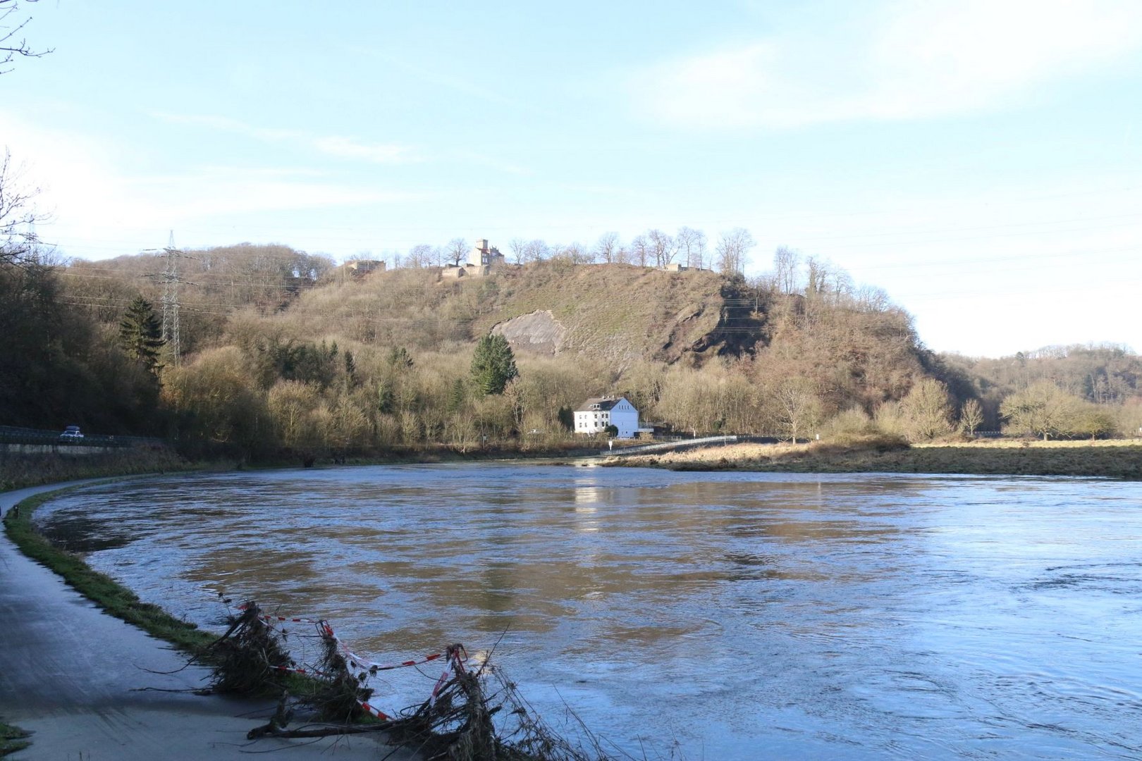 Burgruine Isenburg Foto & Bild | natur, landschaft, fluss Bilder auf ...