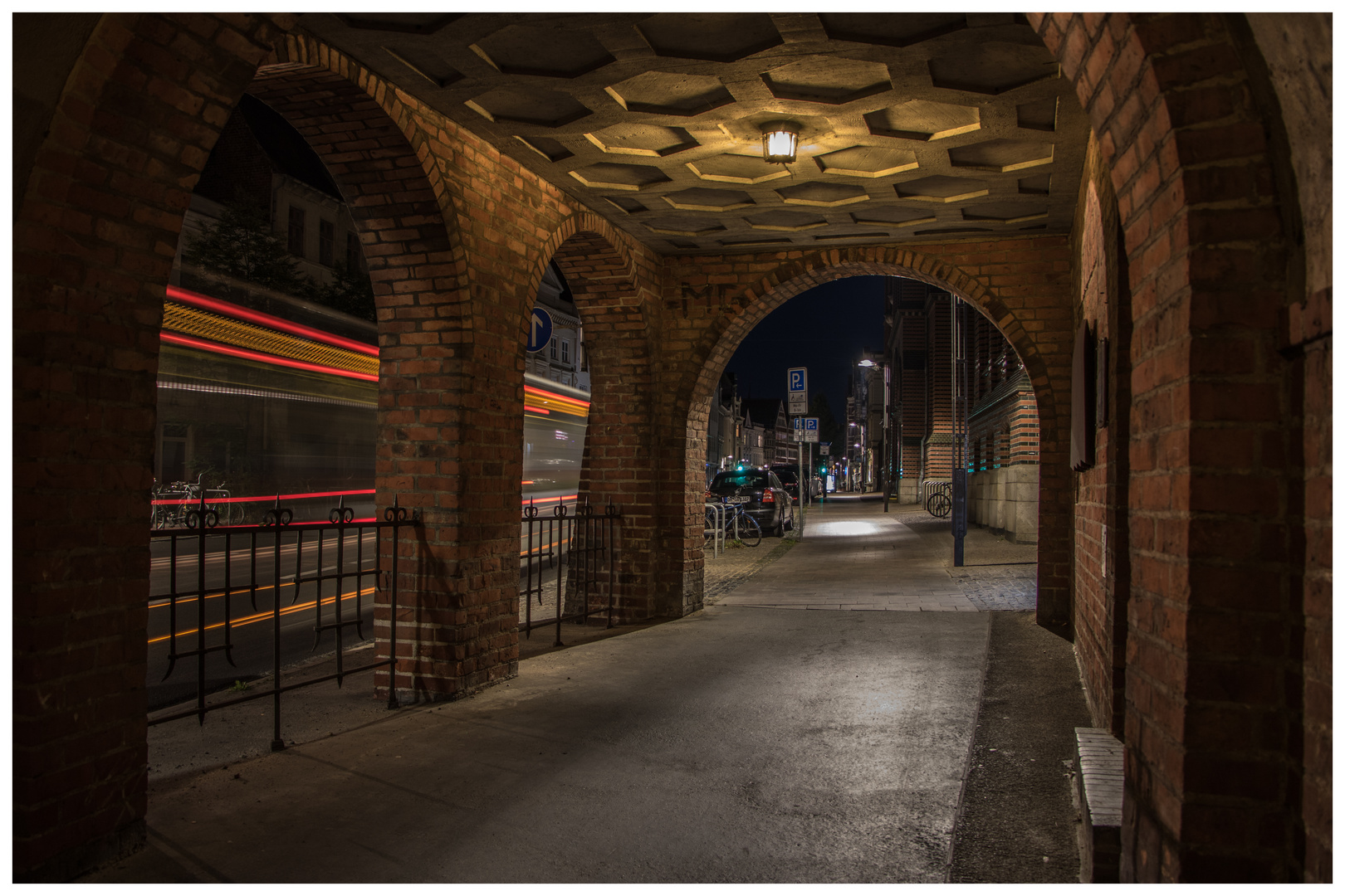 Burgtor Lübeck Foto & Bild | street, lübeck, architektur Bilder auf ...