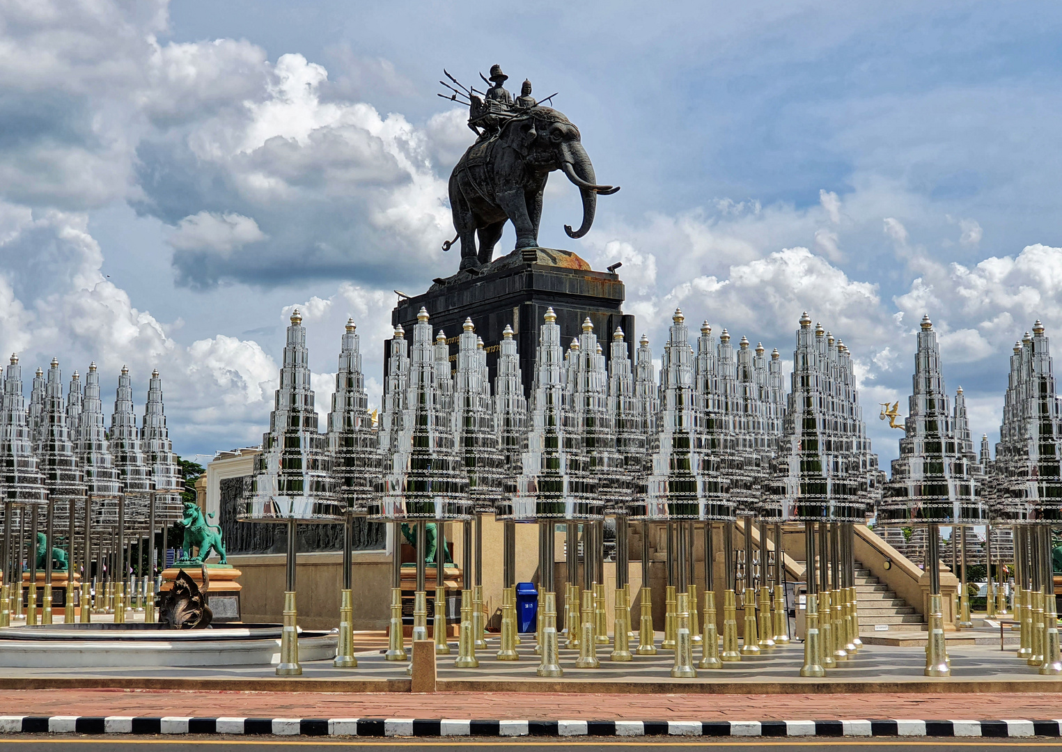 Buriram - King Rama I Monument Foto & Bild | architektur, asia ...
