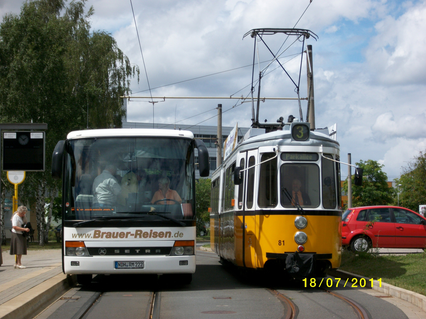 Bus trifft Bahn Foto & Bild | bus & nahverkehr, straßenbahnen, verkehr ...