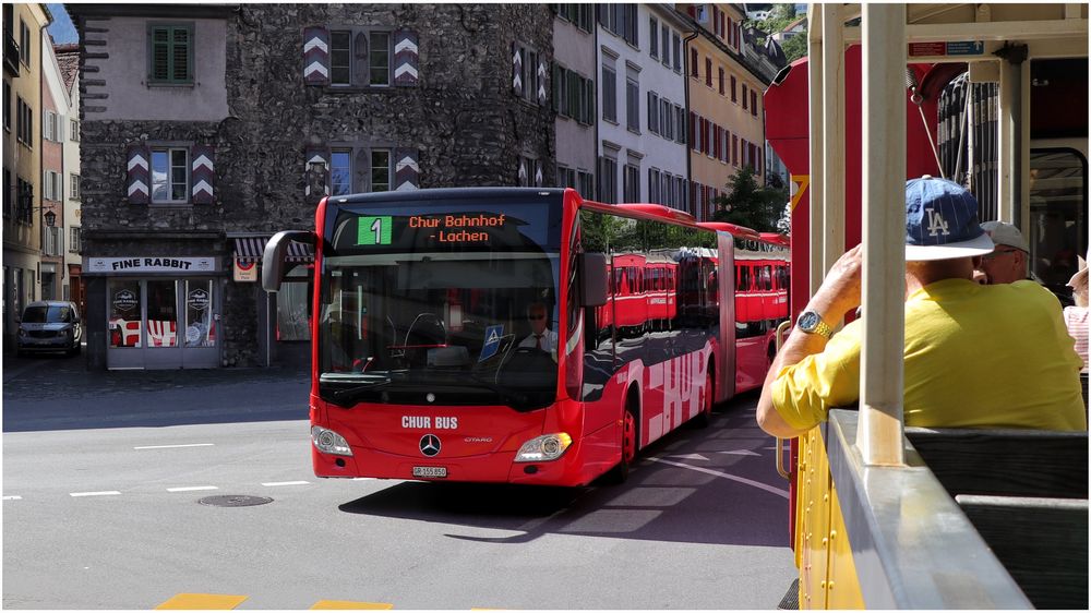 Bus und Eisenbahn auf der Straße..... Foto & Bild | natur, bahn, bus ...