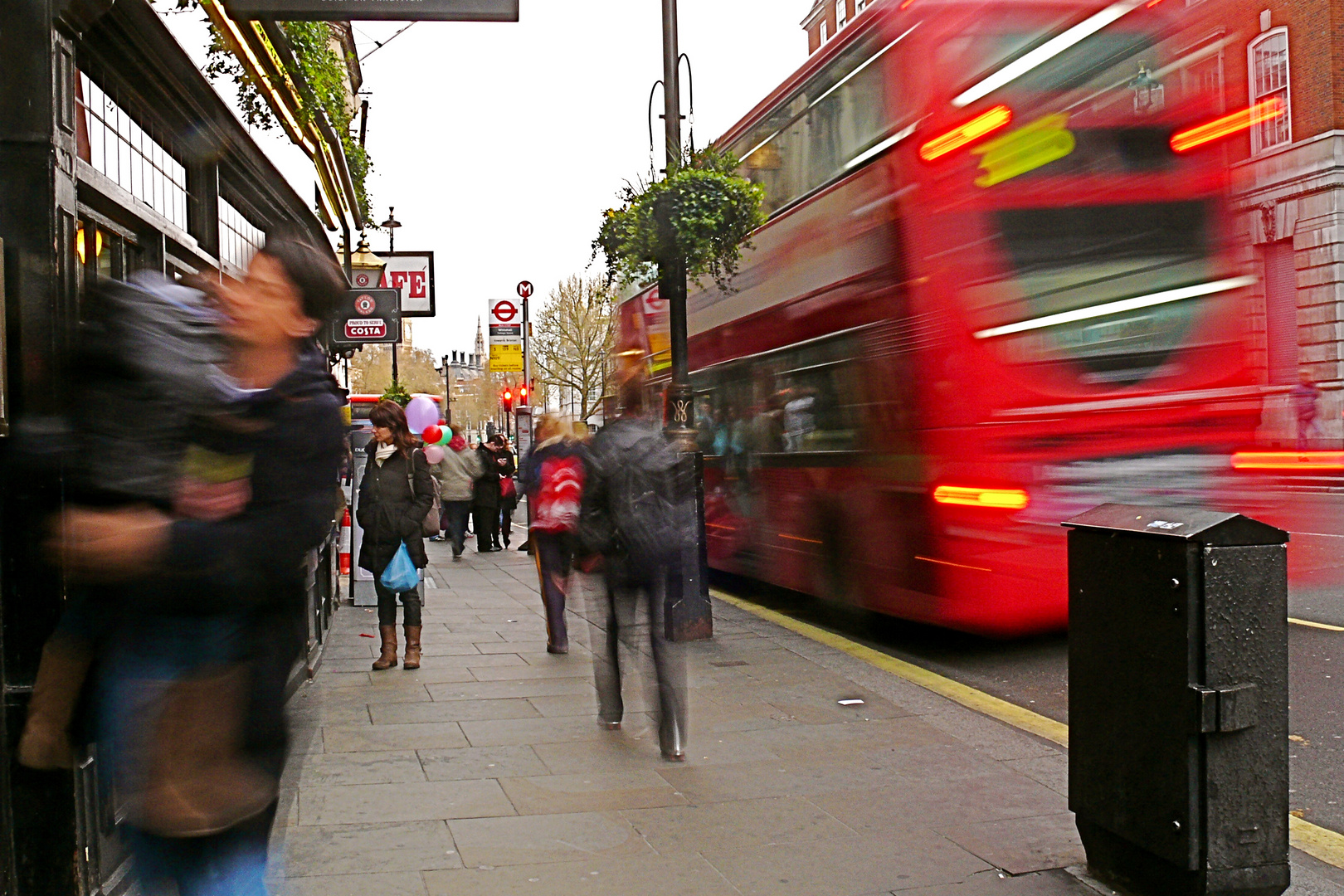 Busy Bus Stop London Foto & Bild | archiv, a r c h i v aktuell, rot ...