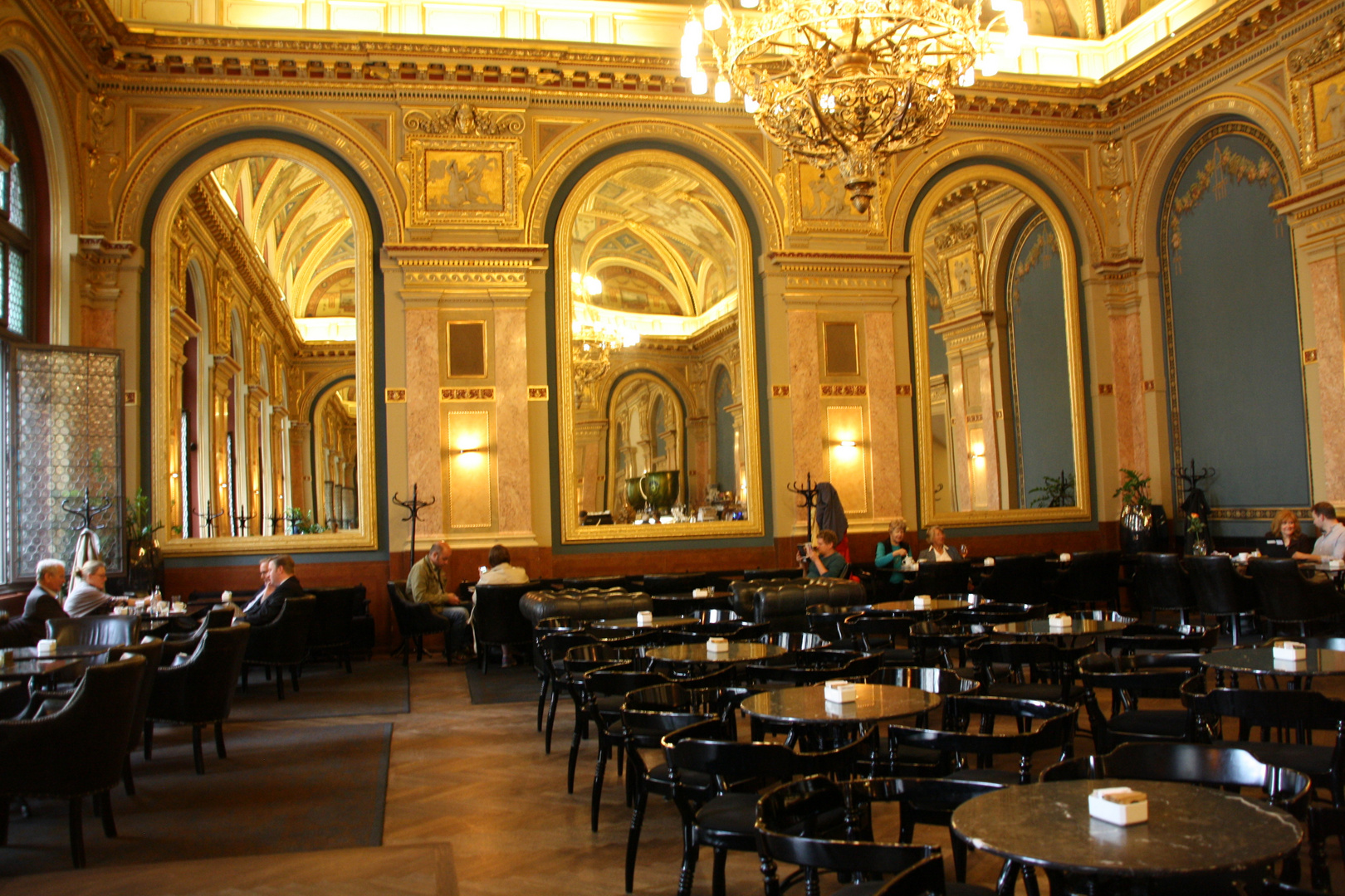 Cafe de Paris Budapest Foto & Bild | reportage dokumentation ...