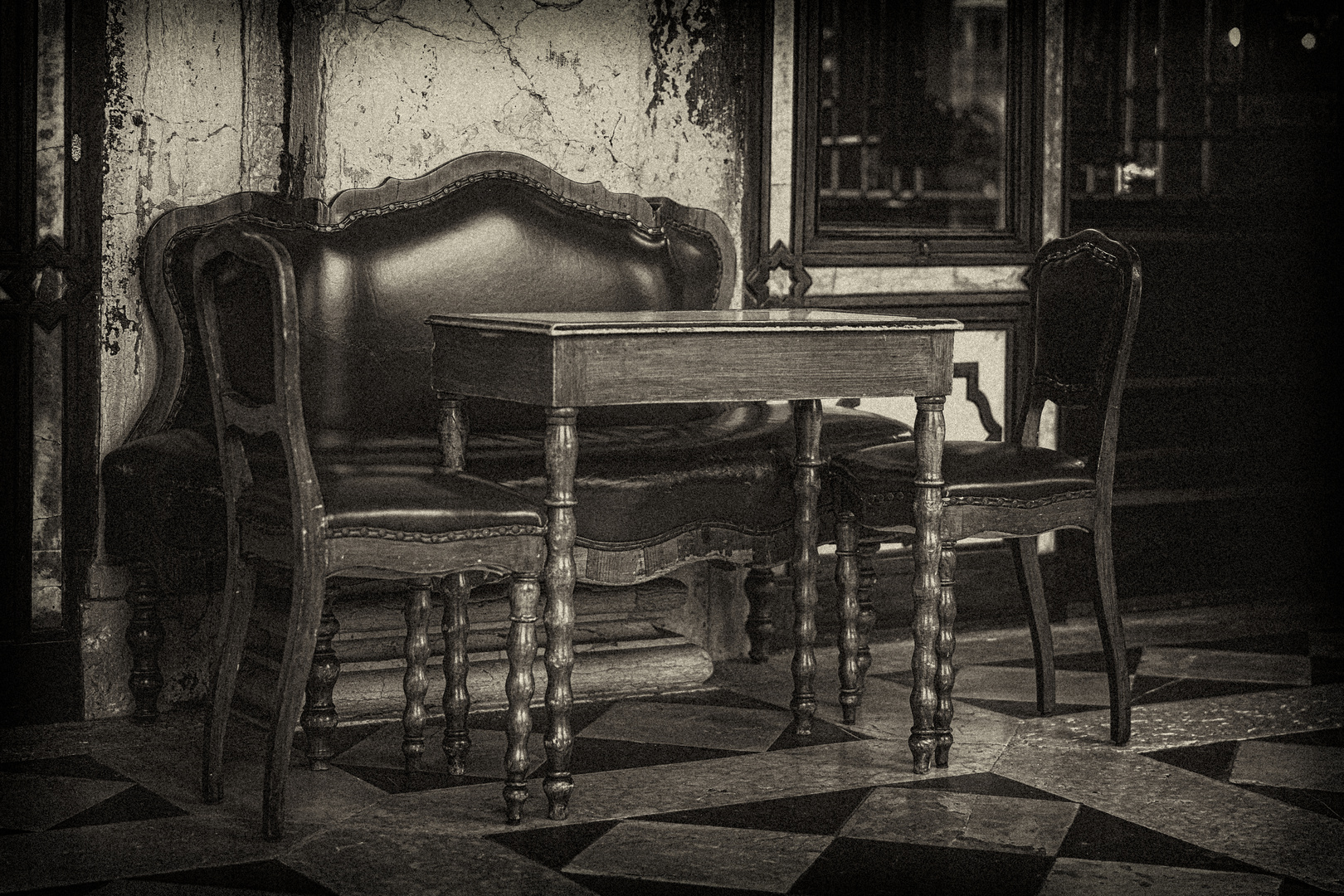 Cafe Florian 2 Foto & Bild | architektur, fotokunst, monochrome fine ...