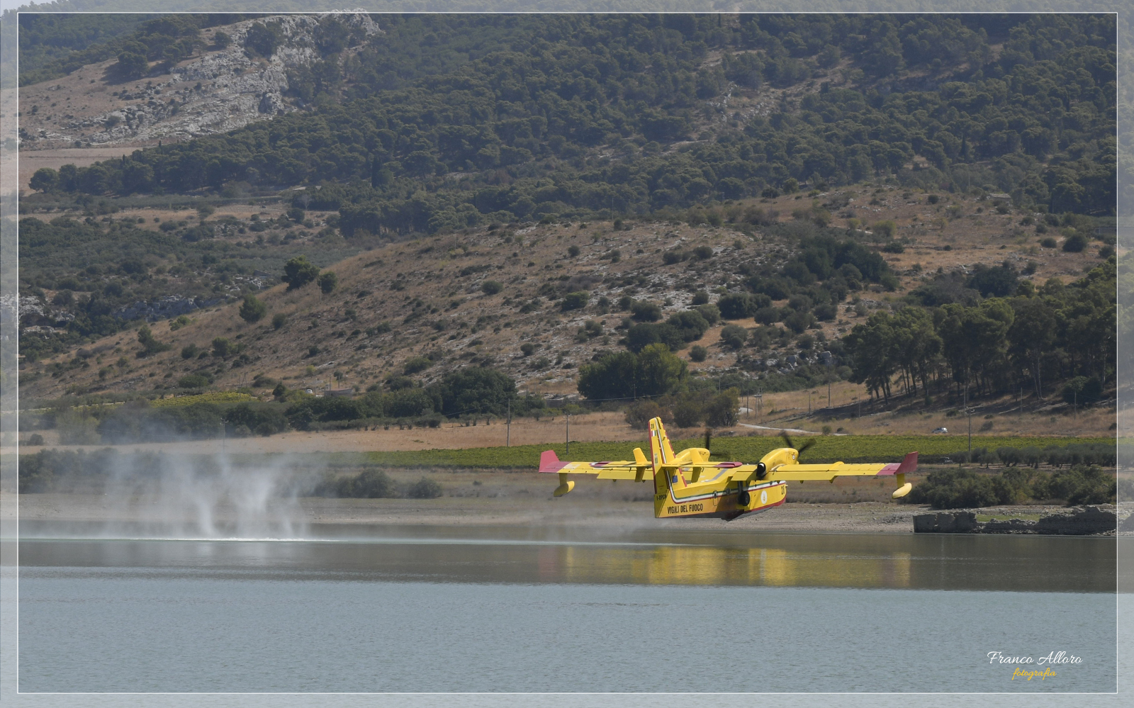 Canadiar sul lago Arancio - 3 Foto % Immagini| paesaggi, laghi e fiumi ...