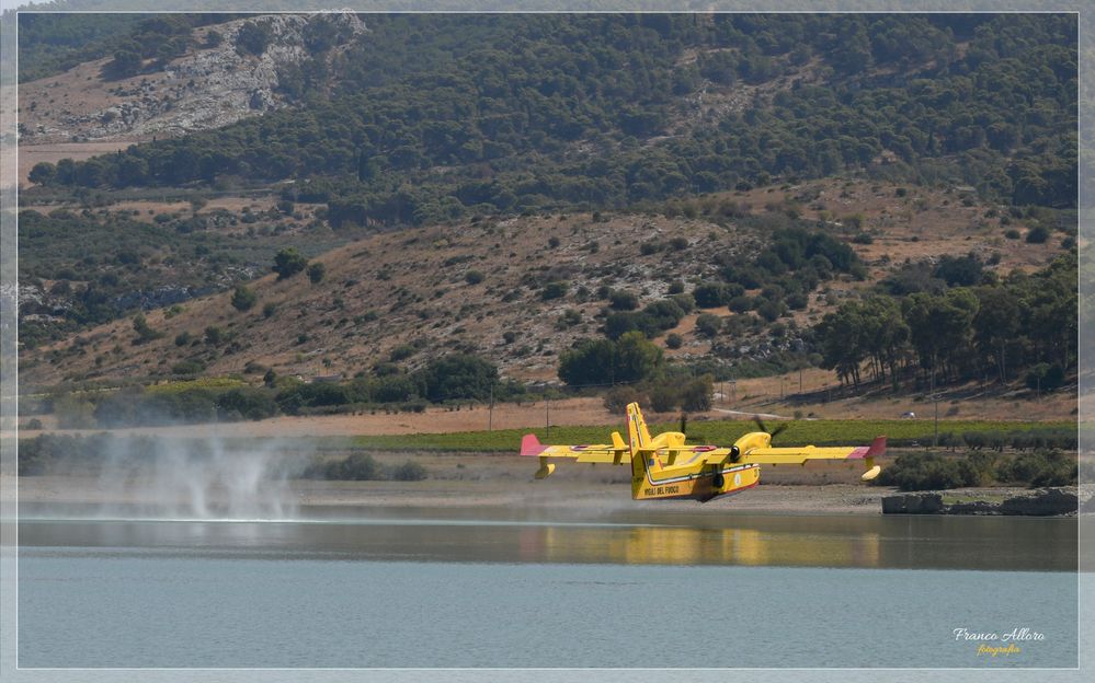 Canadiar sul lago Arancio - 3 Foto % Immagini| paesaggi, laghi e fiumi ...