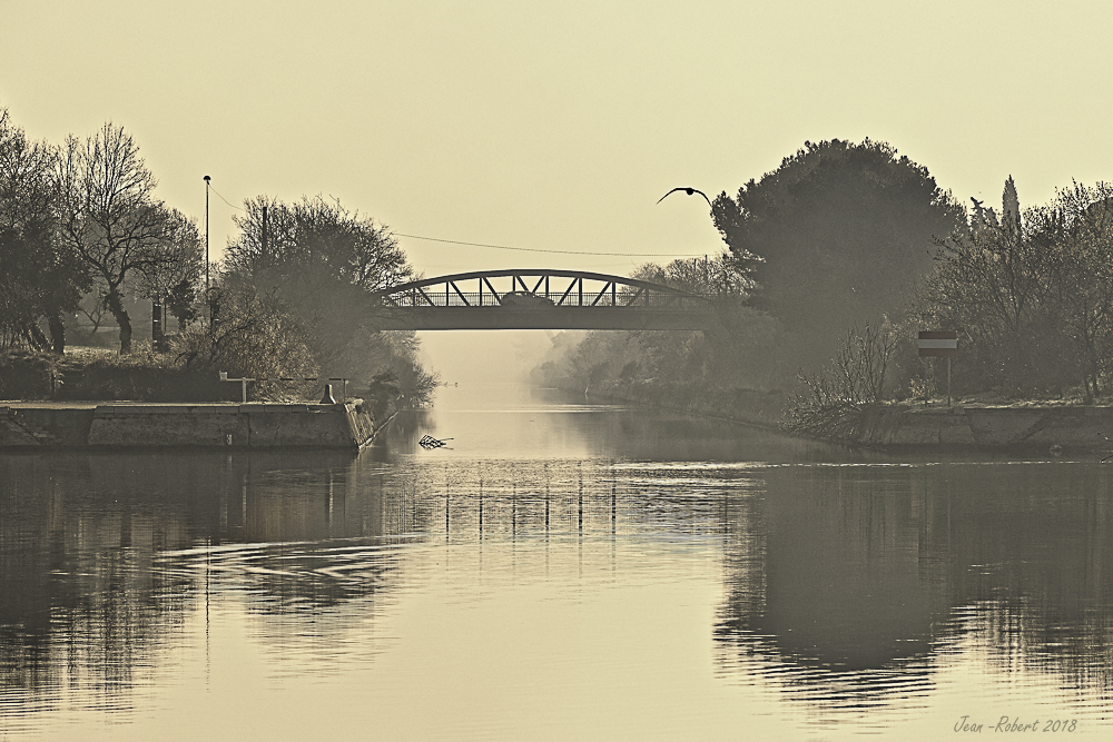 Canal de Marignane 2018 photo et image | naval, world, provence Images ...