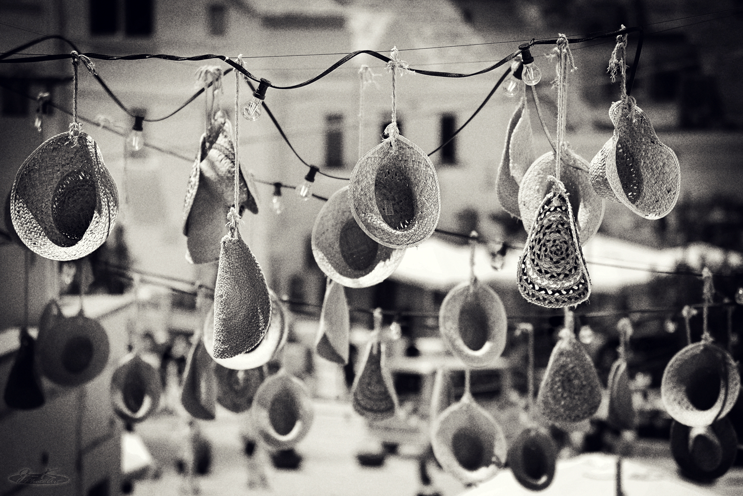 * cappelli di paglia * Foto & Bild | sw, stillleben, italien Bilder auf ...