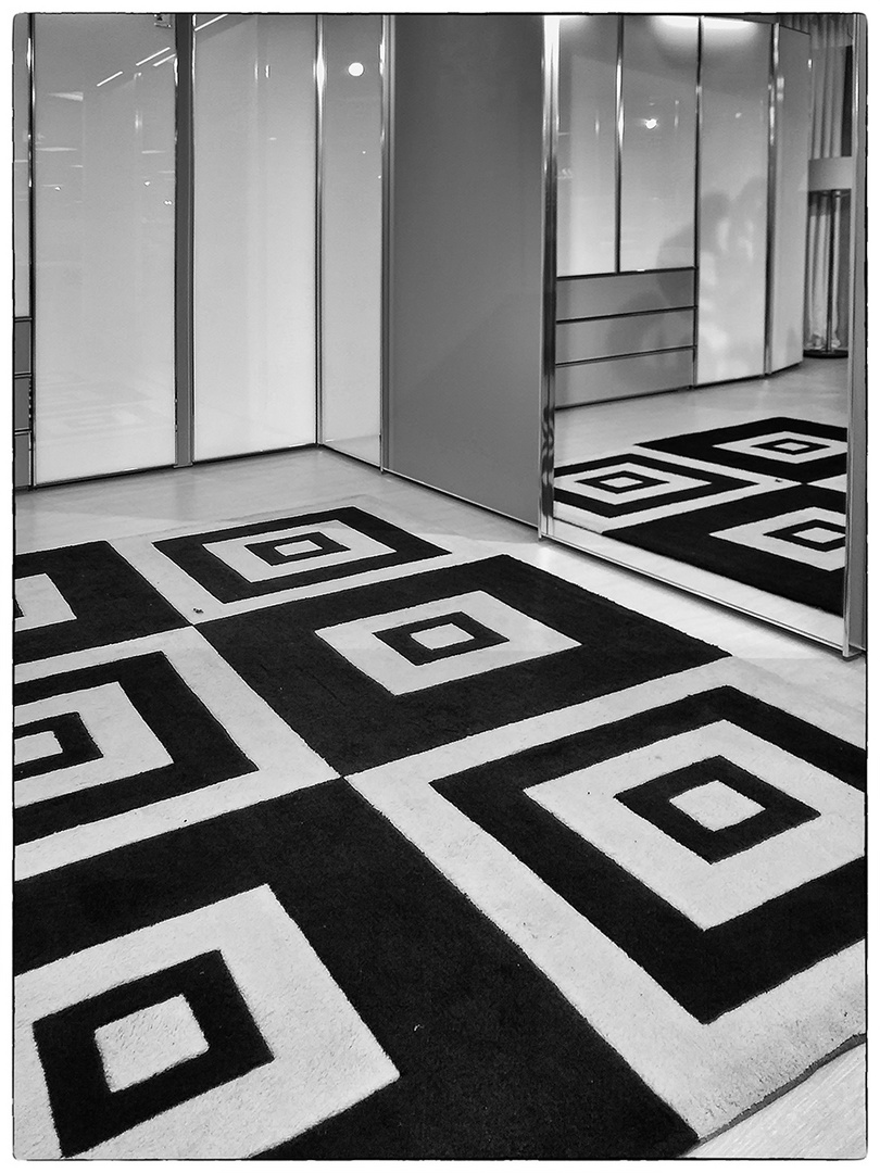 Carpet in the mirror Foto & Bild | architektur, innenaufnahmen ...