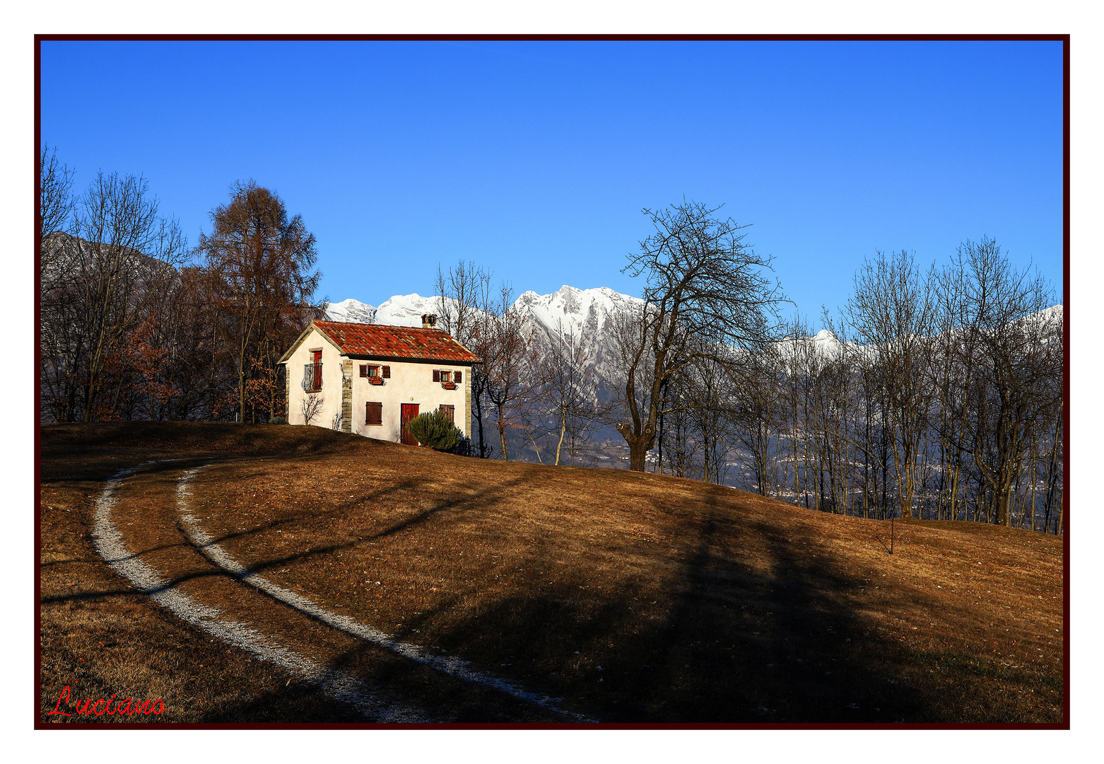 casetta in collina Foto % Immagini| paesaggi, montagna, formato ...