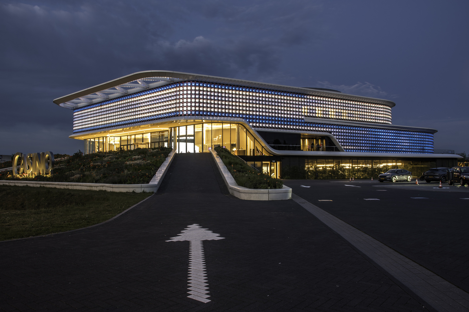 Casion Venlo zur blauen Stunde Foto & Bild | architektur, europe ...