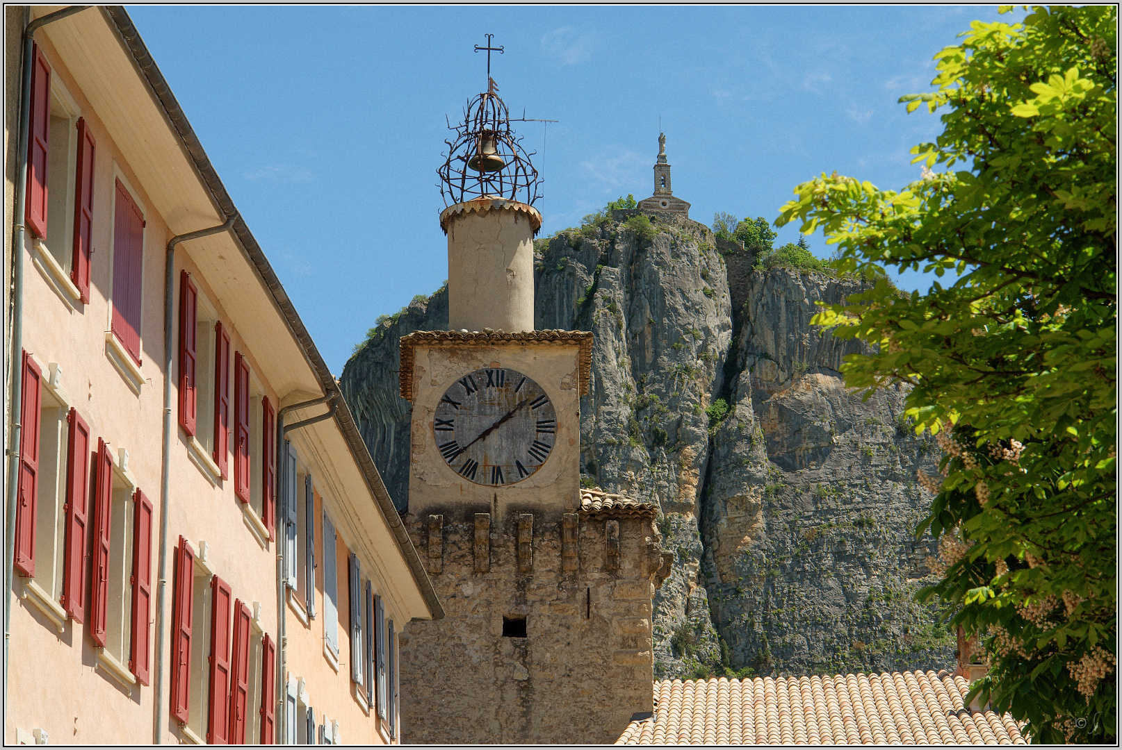 Castellane in der 'haute Provence' Foto & Bild | architektur, europe ...