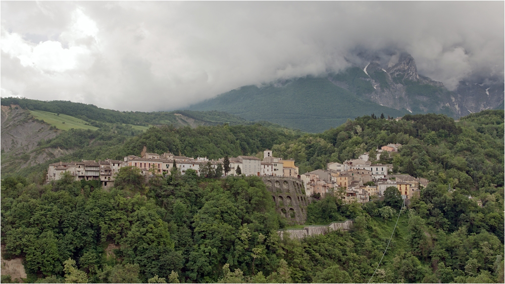Castelli-Miano, Teramo, Italia Foto & Bild | italy, world, landschaft ...