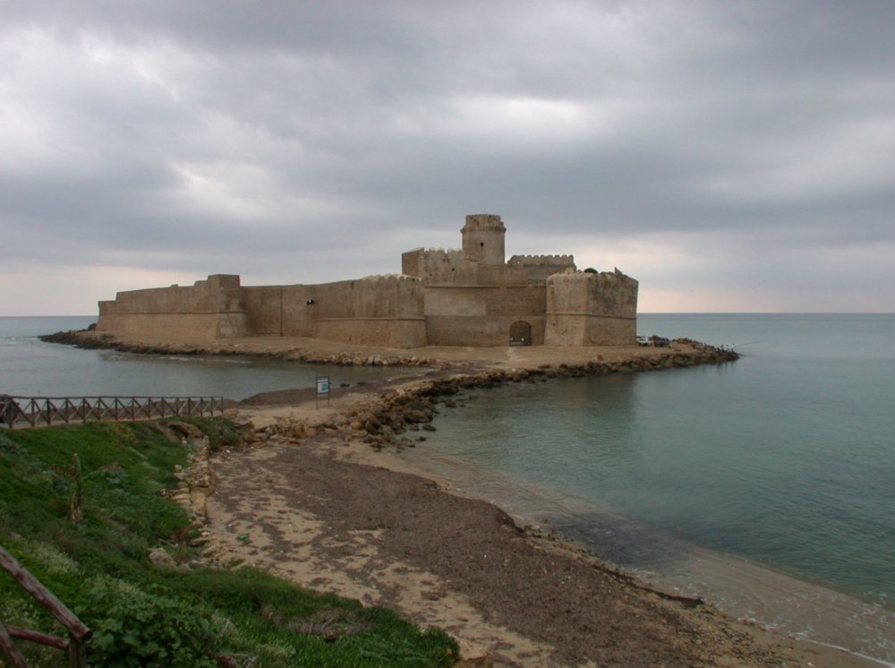 Castello Aragonese, Capo Rizzuto, Calabria Foto & Bild | europe, italy ...
