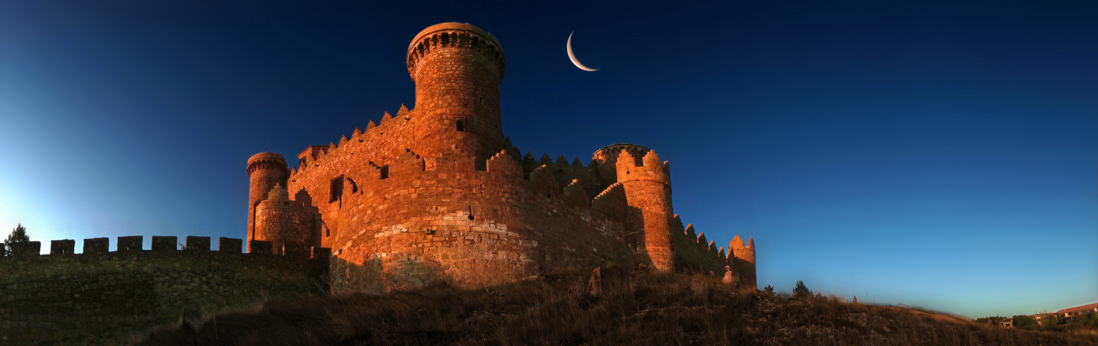 ¨Castillo de Belmonte¨ with Moon/ Castilla La Mancha/ Spain Foto & Bild ...