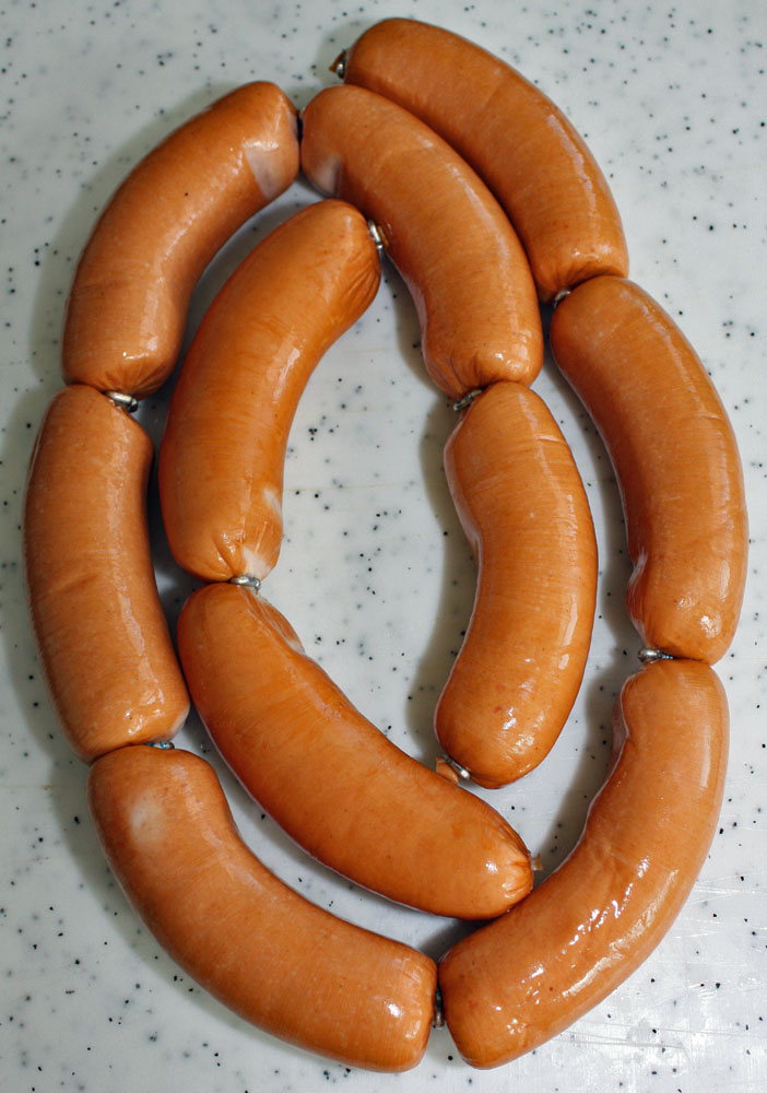 Cervelat-Kranz Foto & Bild | stillleben, food-fotografie, fleisch und ...