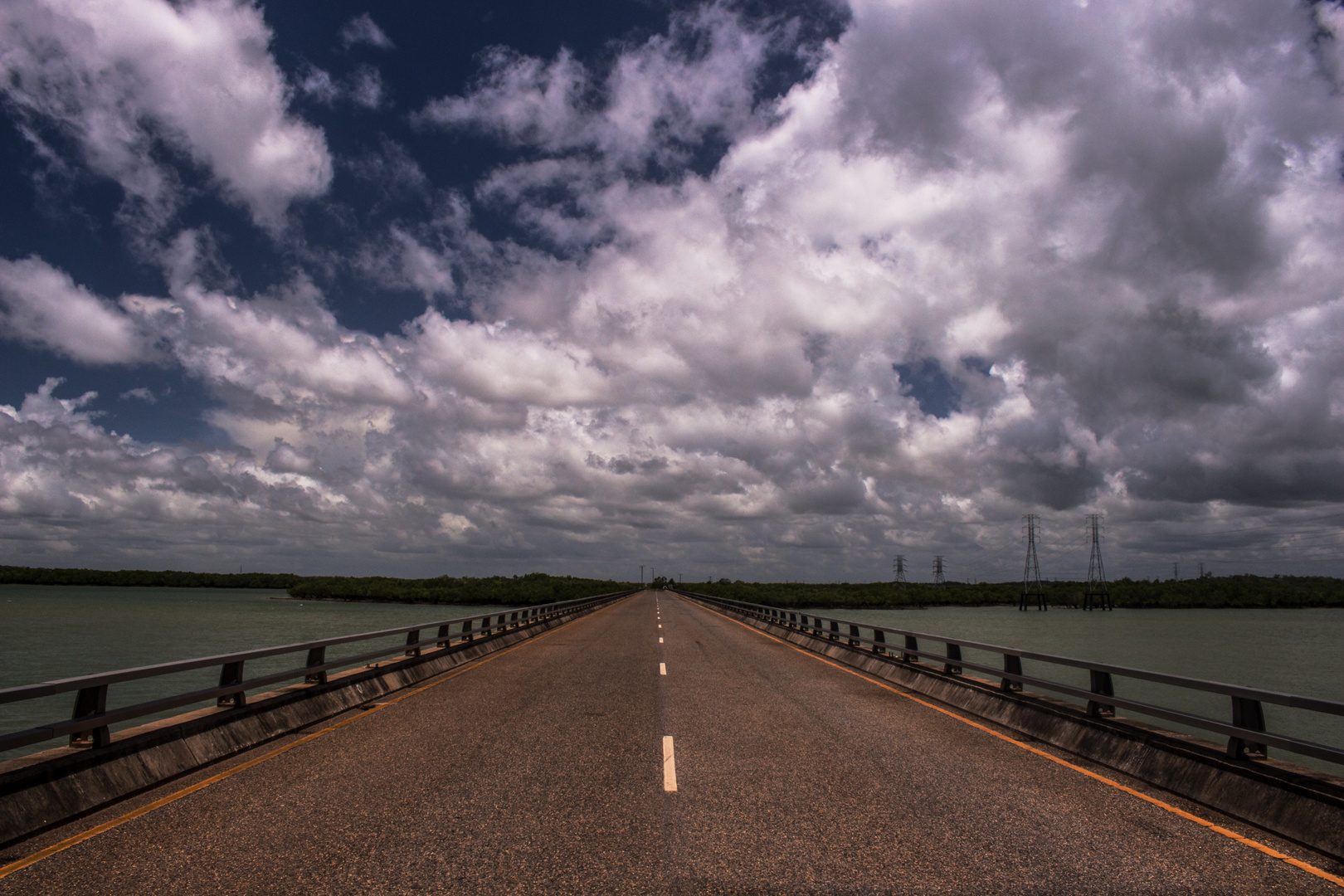 Channel Island Bridge Foto & Bild | australia, street, wolken Bilder ...