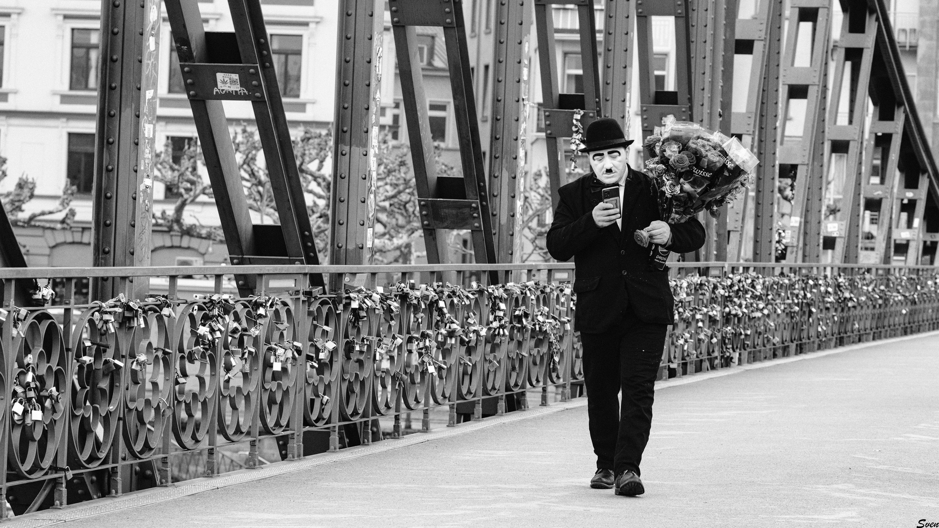 Charlie Chaplin did not have a mobile phone. Foto & Bild | erwachsene ...